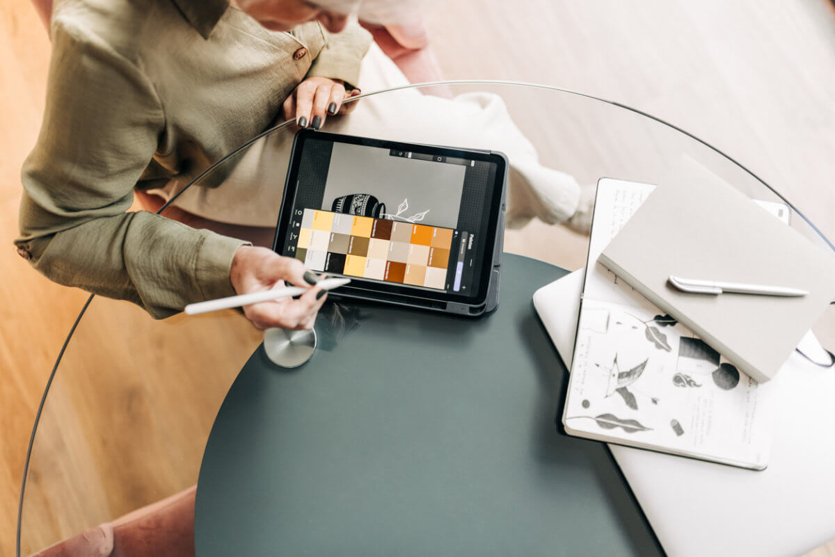 10 Tips on How to find a Graphic Designer | Branding Los Angeles